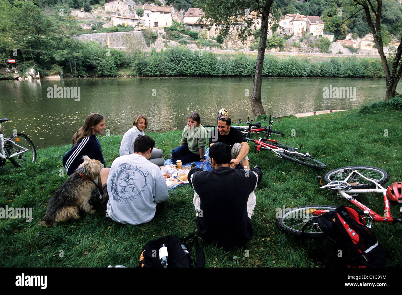 France, Lot, Quercy REGION, CYCLING and picNICING ALONG the Lot RIVER ...