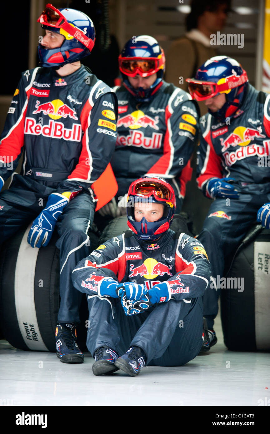 Red Bull mechanics, Formula 1 testing sessions on the Circuit de ...
