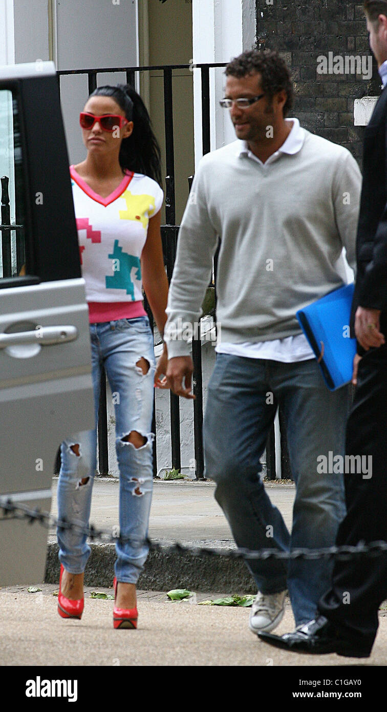 Katie Price, aka Jordan, leaves her lawyer's office this afternoon with ...
