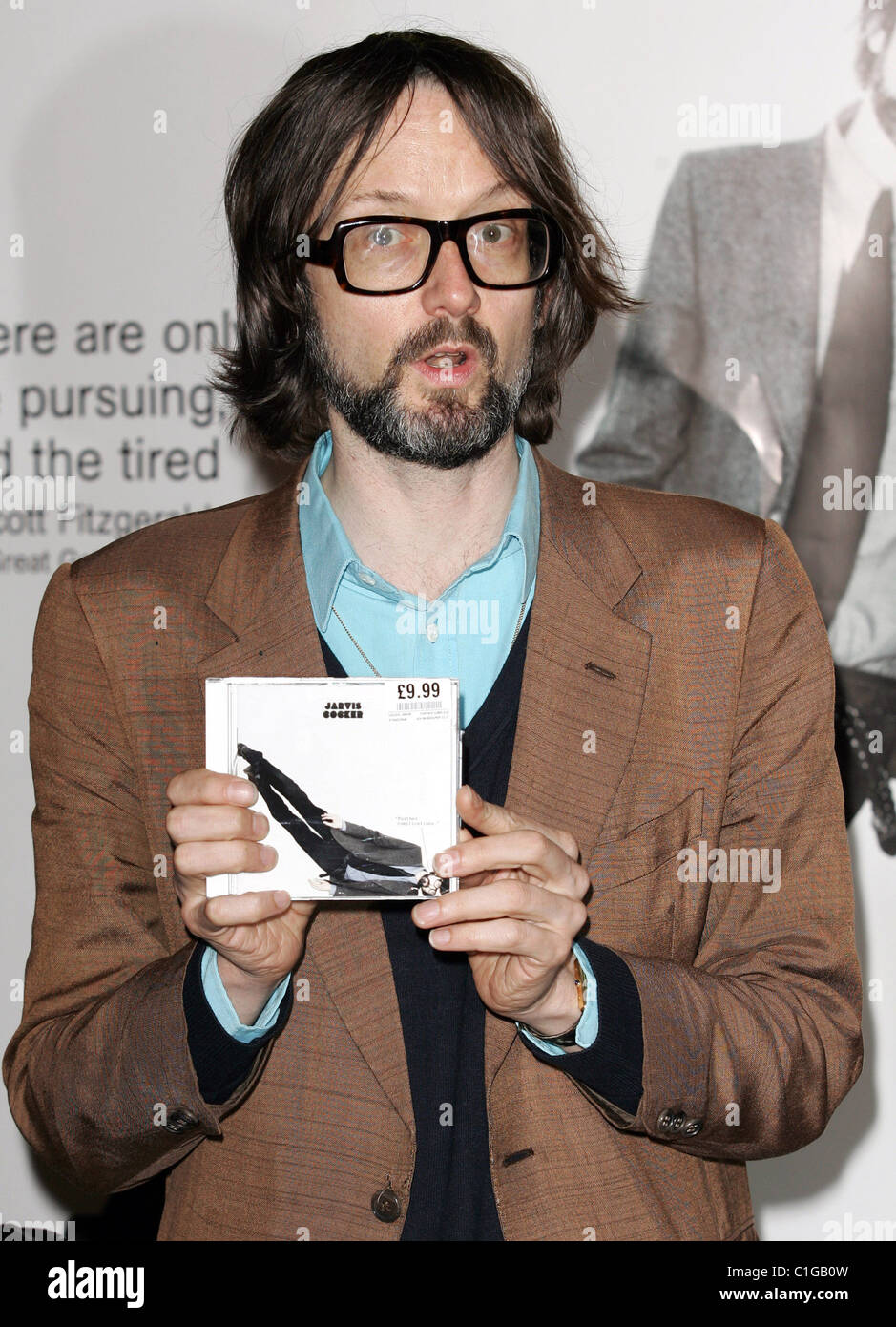 Jarvis cocker promotes hi-res stock photography and images - Alamy