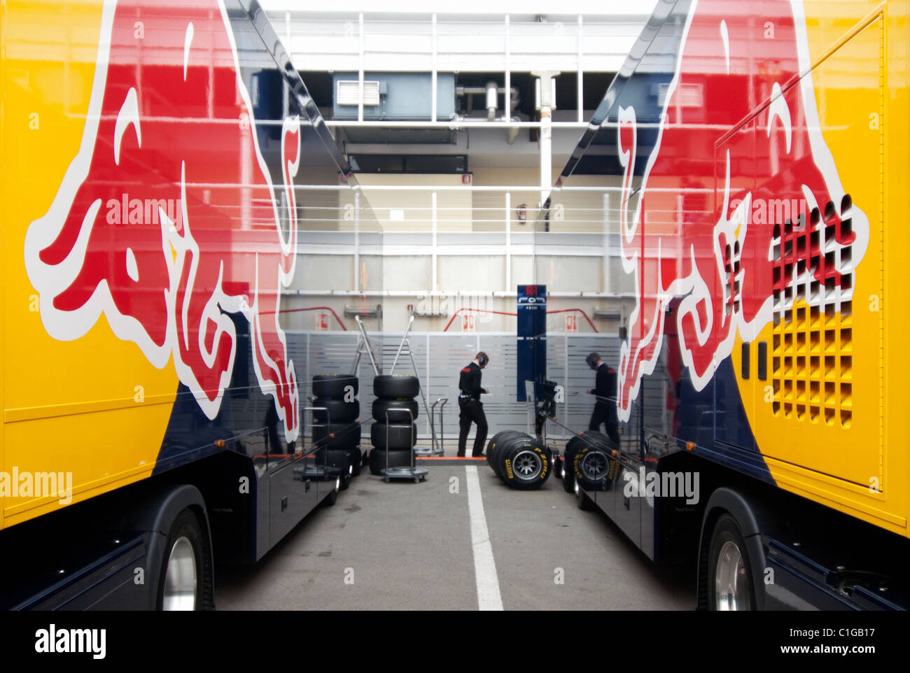 Red bull racing mechanic hi-res stock photography and images - Alamy