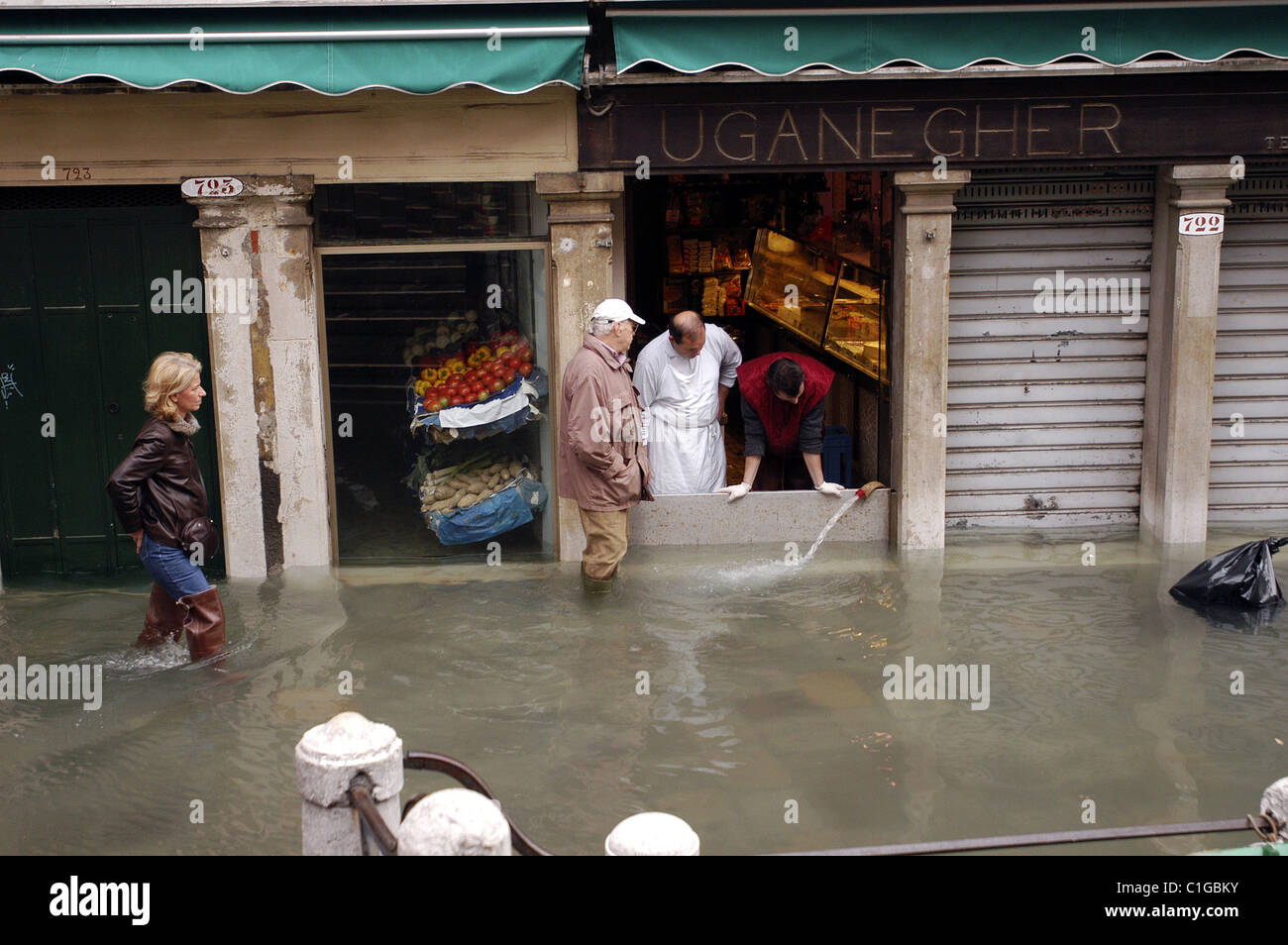 Venice flood hi-res stock photography and images - Alamy