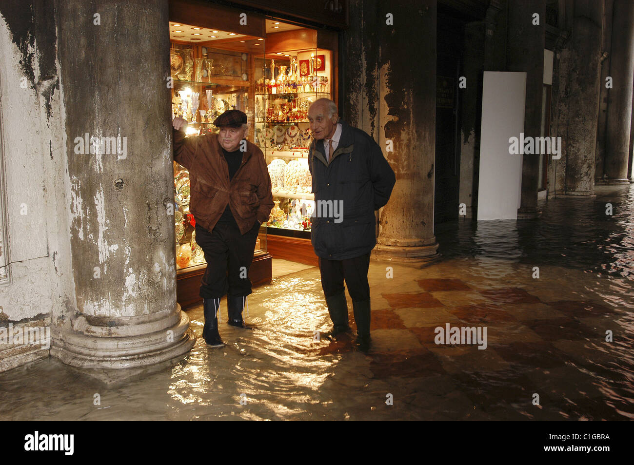 In november 2002 hi-res stock photography and images - Alamy