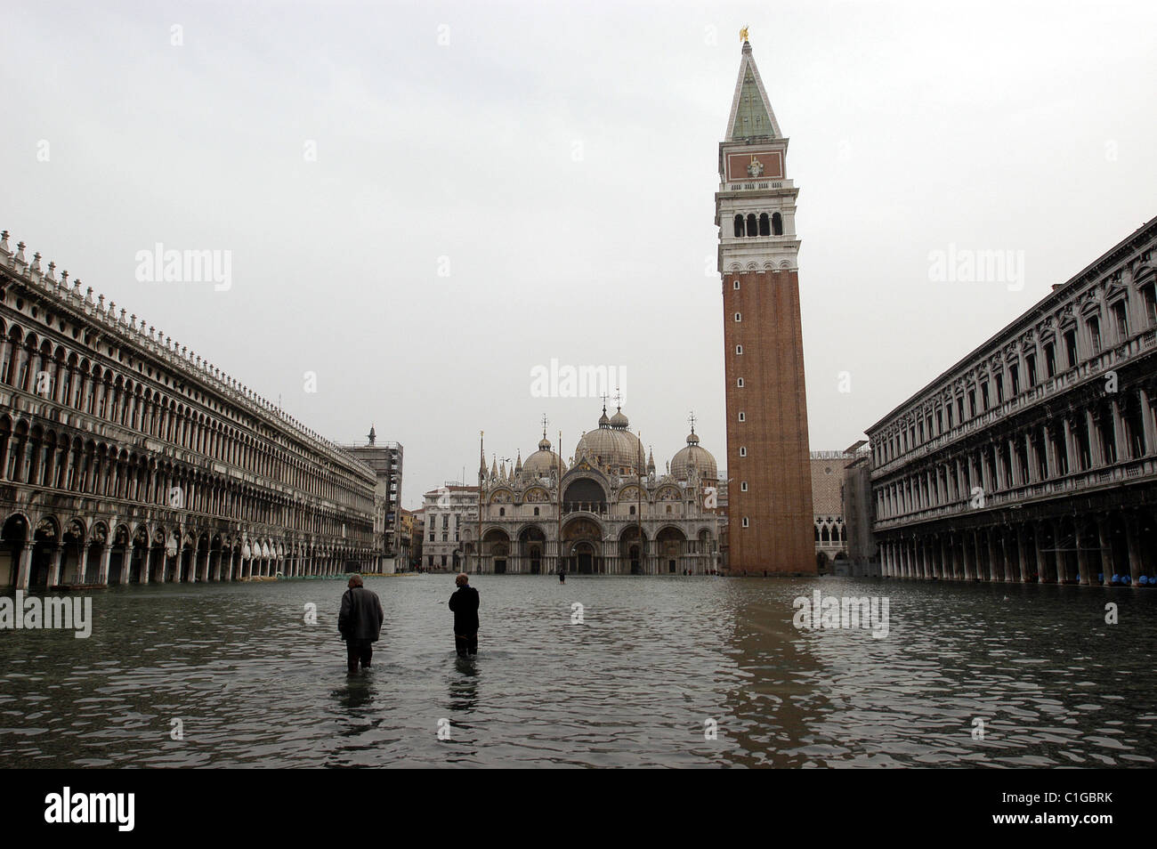 November 2002 hi-res stock photography and images - Alamy