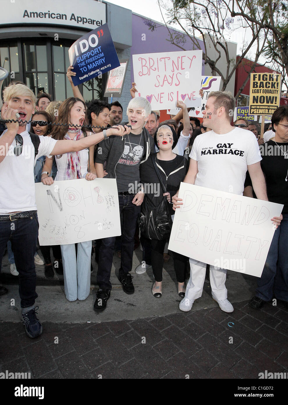 Emmy Rossum Kelly Osbourne Luke Worrall And Perez Hilton Celebrities