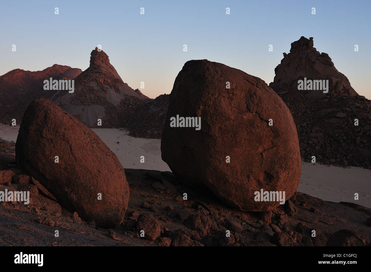 Desert granite rock rocks boulders hi-res stock photography and images ...