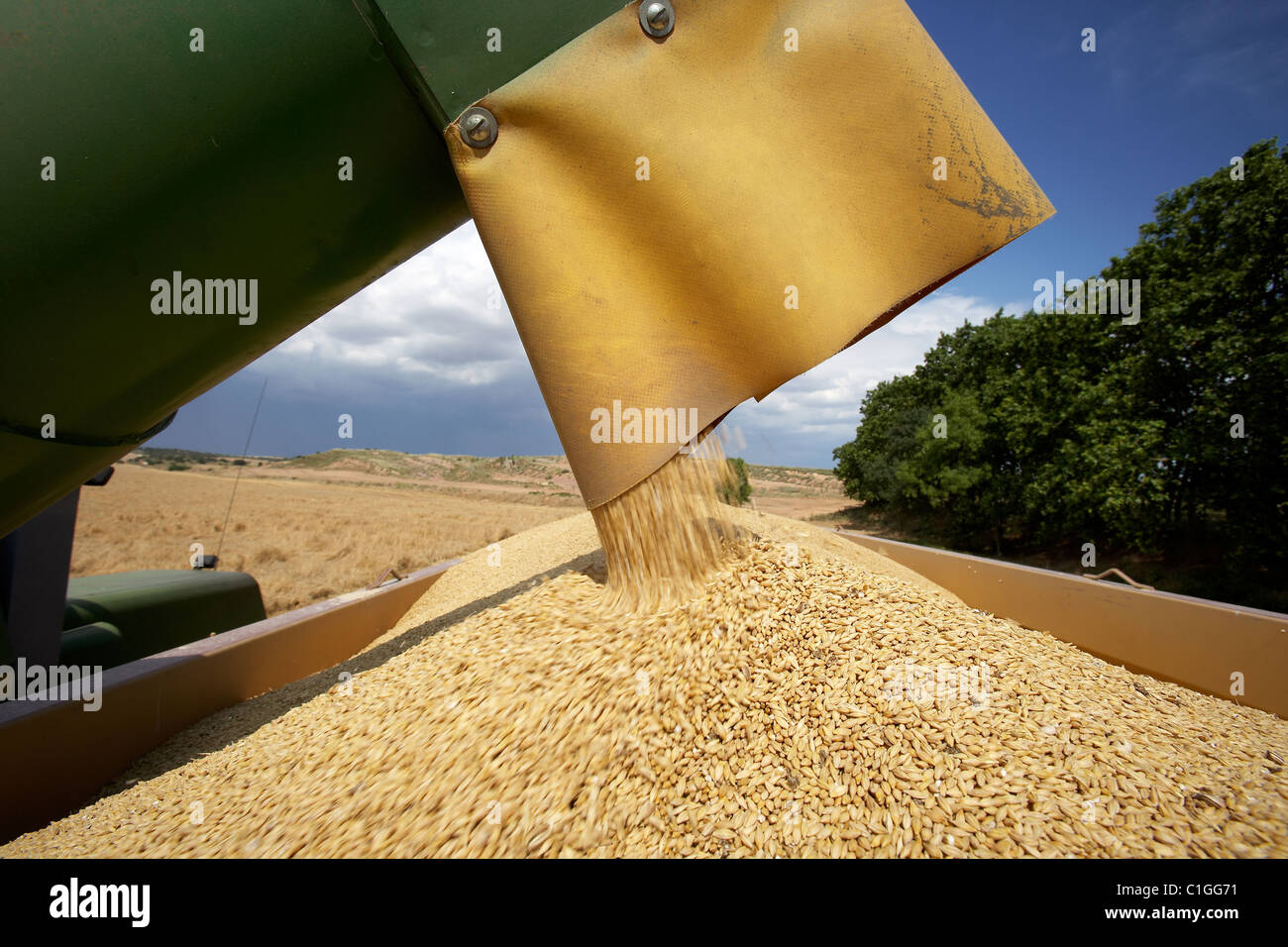 Full harvester hi-res stock photography and images - Alamy