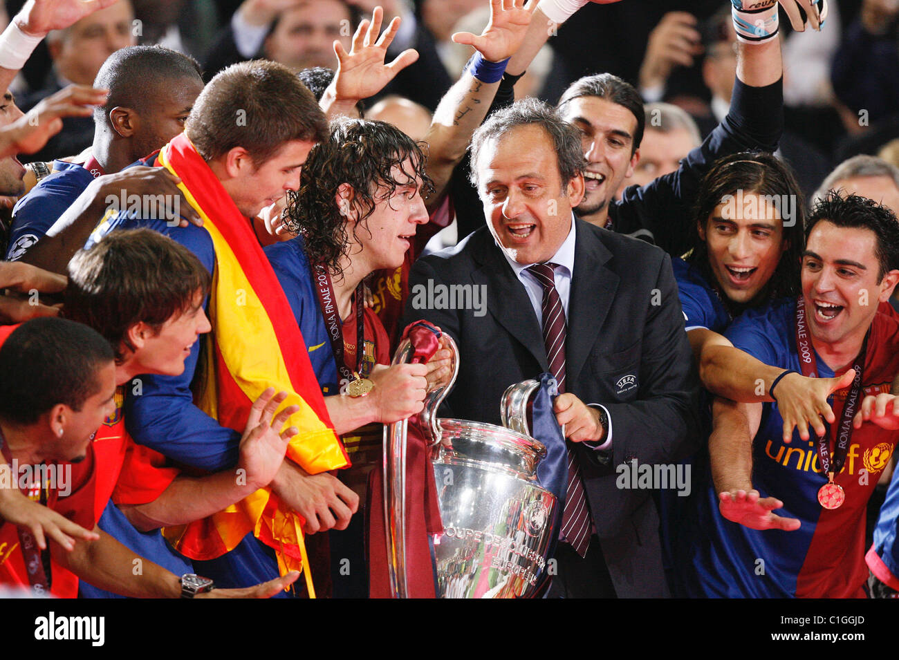 Michel Platini and Barcelona FC players The 2009 UEFA Champions League ...