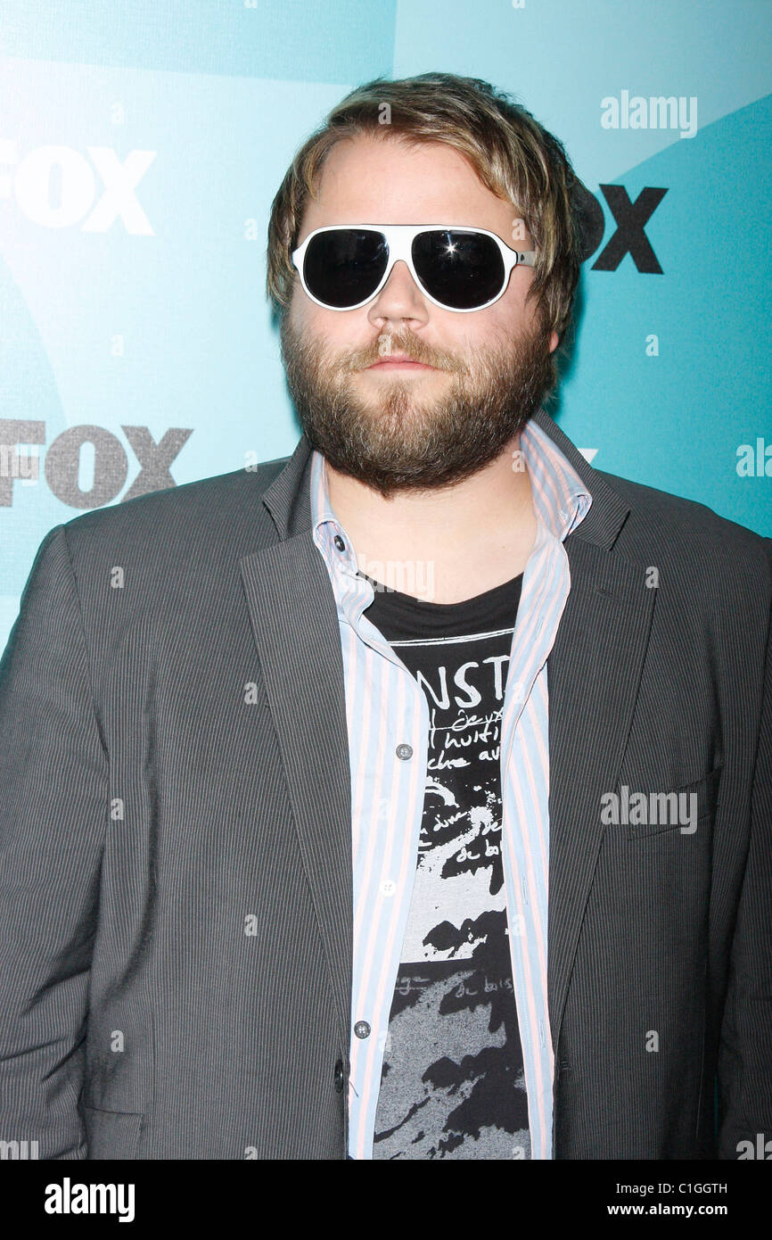Tyler Labine, of Sons of Tucson Fox 2009 Programming Presentation Post ...