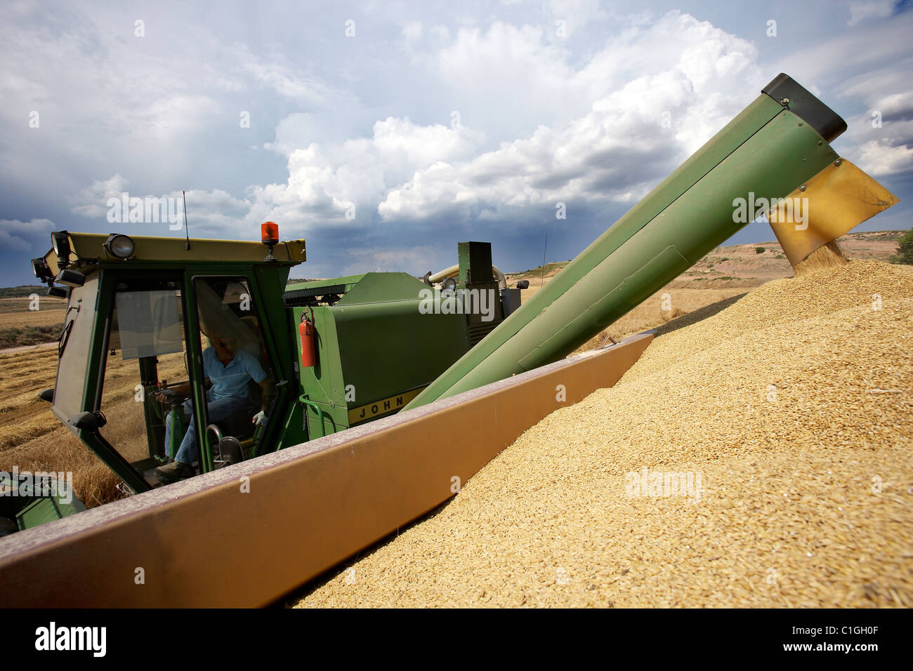 Full harvester hi-res stock photography and images - Alamy