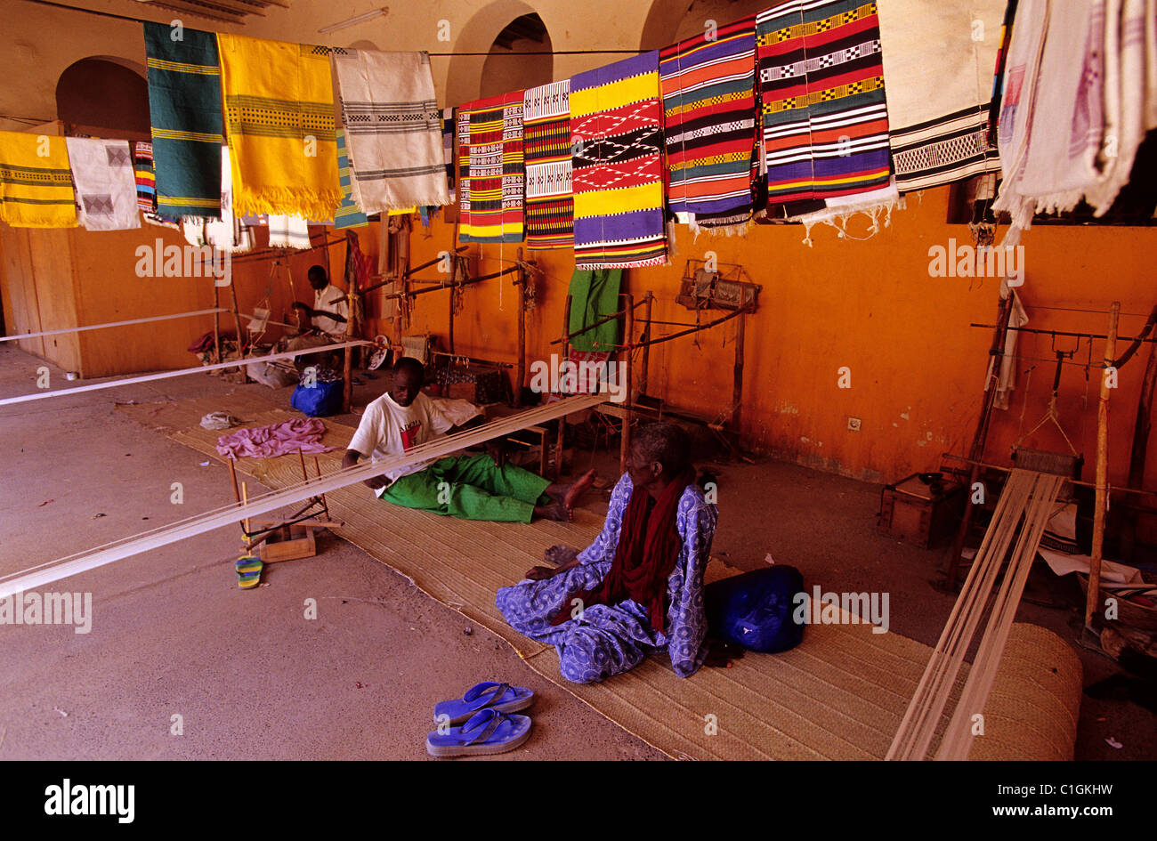 Mali weaving hi-res stock photography and images - Alamy