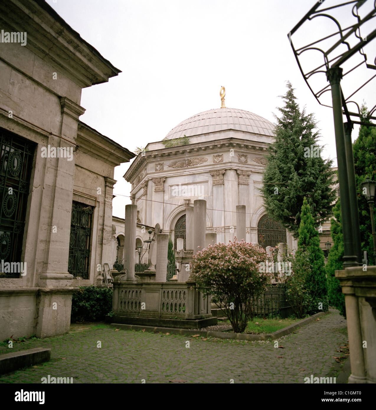 Tomb of sultan mahmud ii hi-res stock photography and images - Alamy