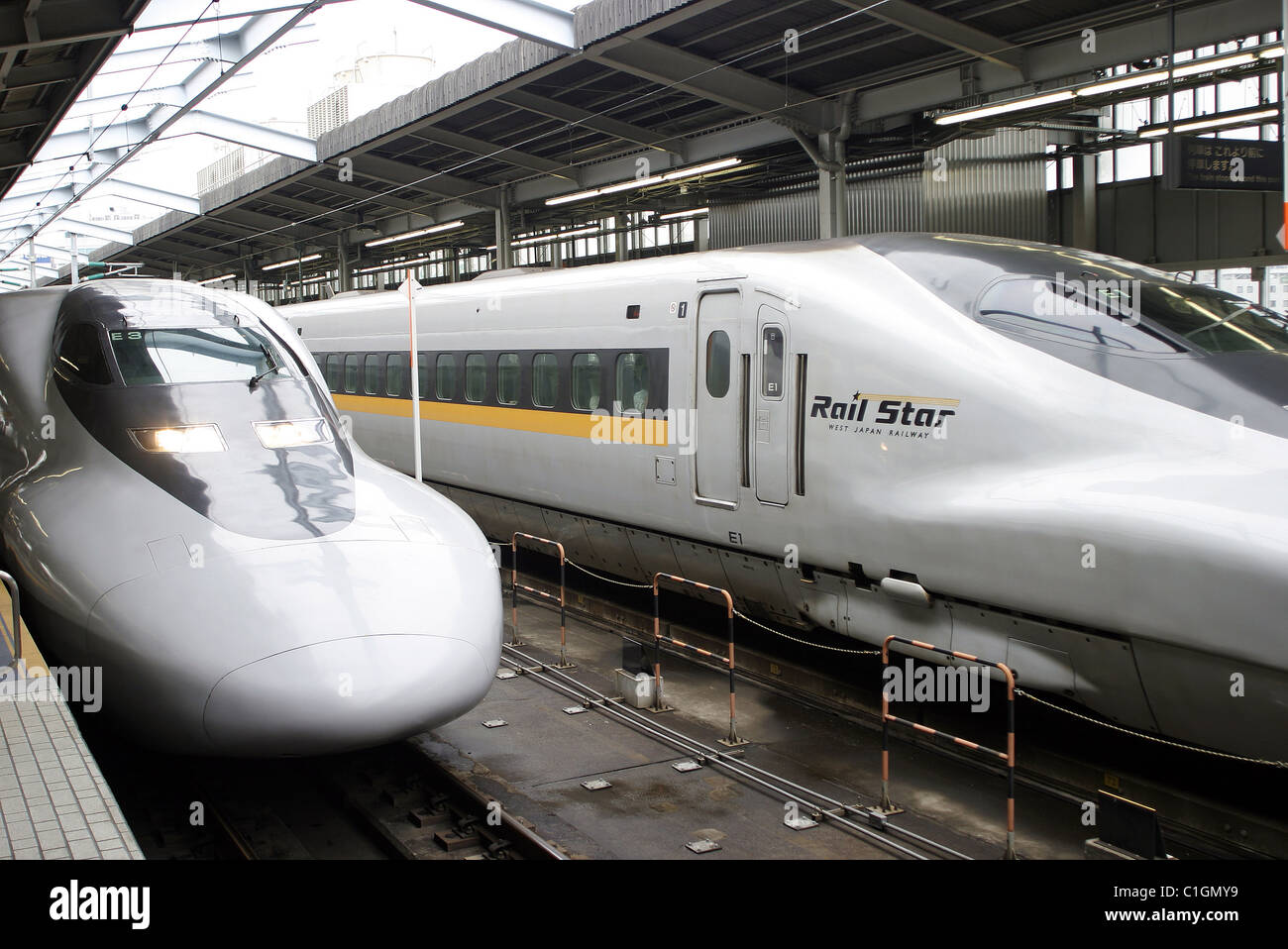 Japan, Shinkansen (bullet train Stock Photo - Alamy