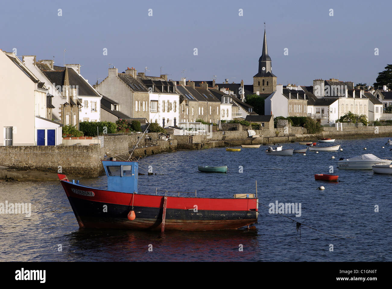 France, Morbihan, Locmariaquer village at the Gulf of Morbihan Stock ...