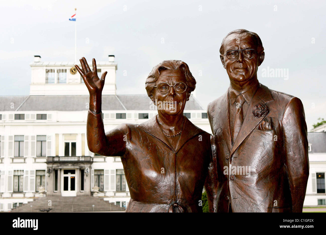 Queen Beatrix unveils the new statues of her parents Queen Juliana and ...