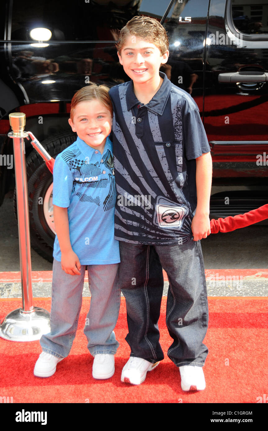 Raymond Ochoa, Ryan Ochoa Premiere of 'Land of the Lost' at Grauman's ...