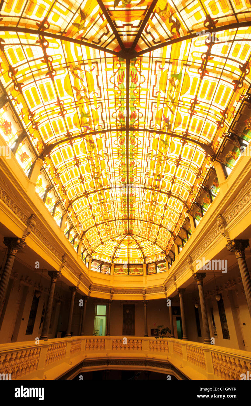 Havana cuba stained glass windows hi-res stock photography and images ...