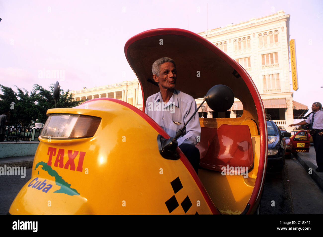 Mini taxi cuba hi-res stock photography and images - Alamy