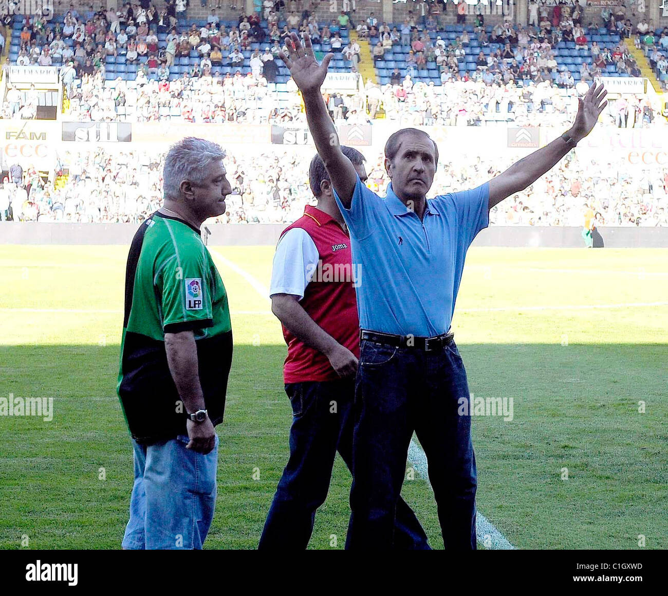 Severiano Ballesteros is honoured by the Real Racing Football Club of ...