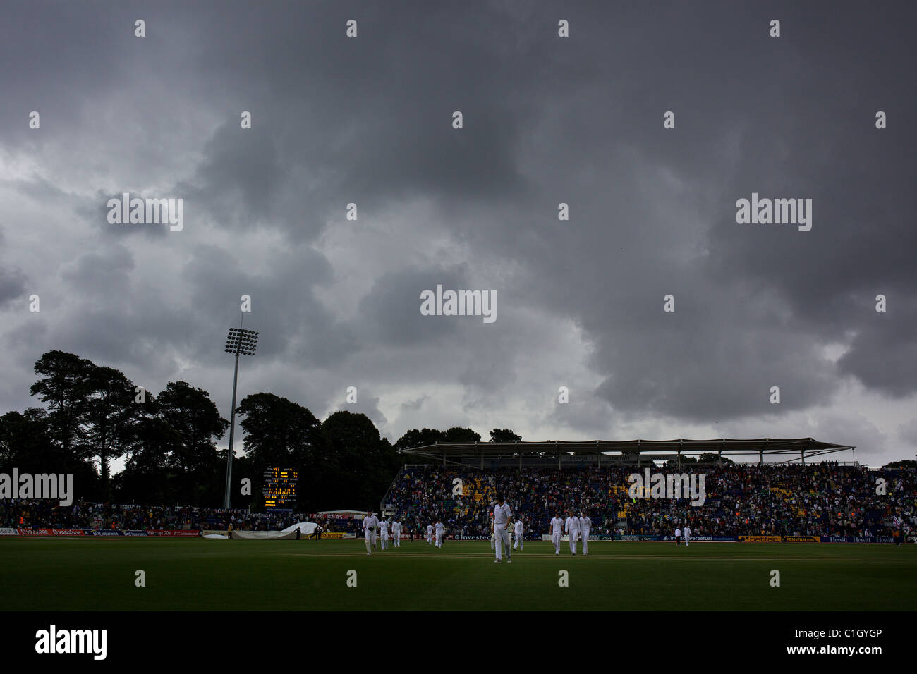 Cricket field rain hi-res stock photography and images - Alamy