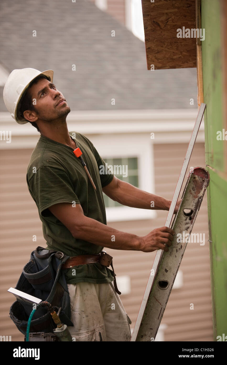 Construction man ladder level hi-res stock photography and images - Alamy