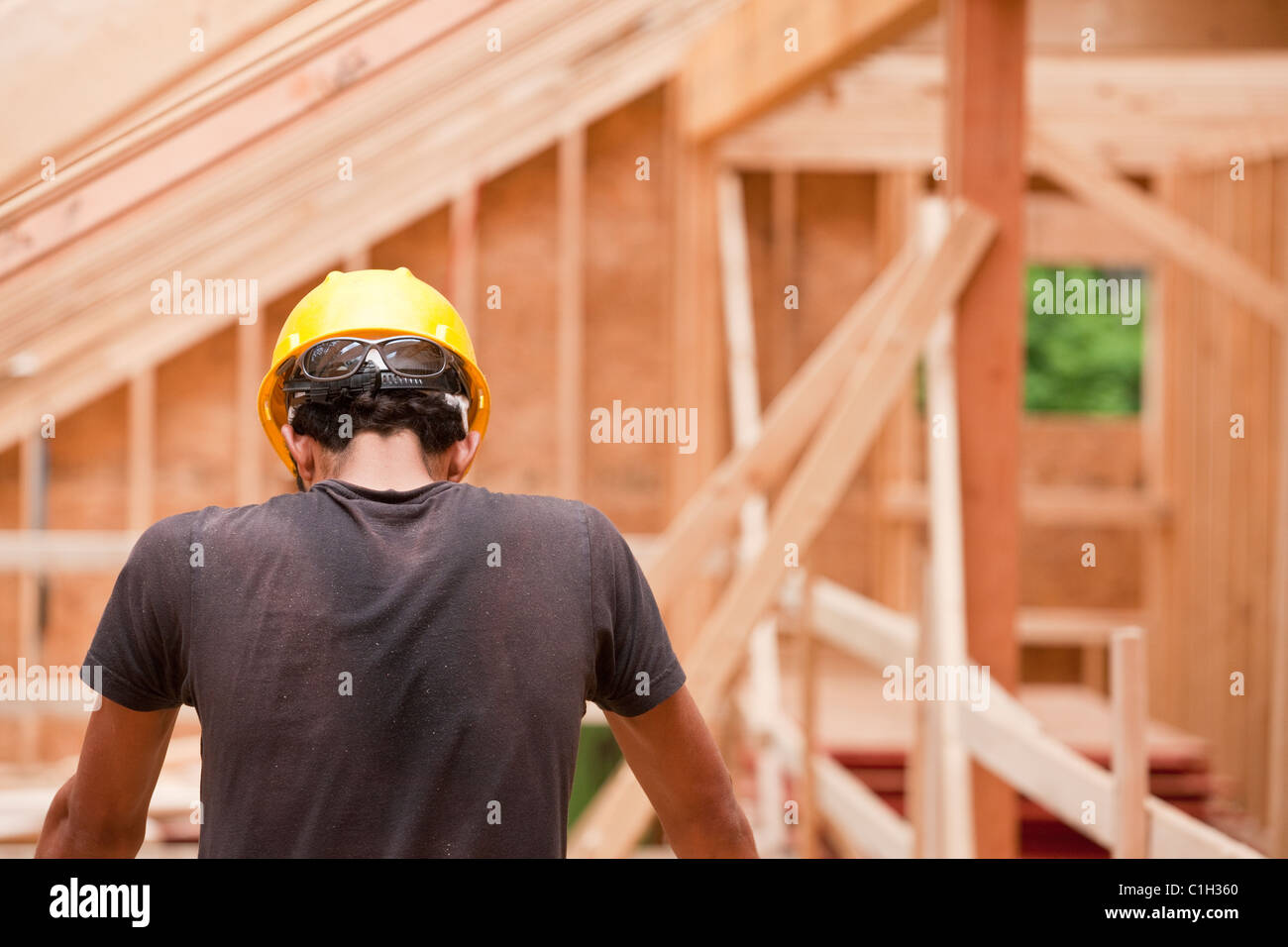 Hispanic carpenter working at a construction site Stock Photo - Alamy
