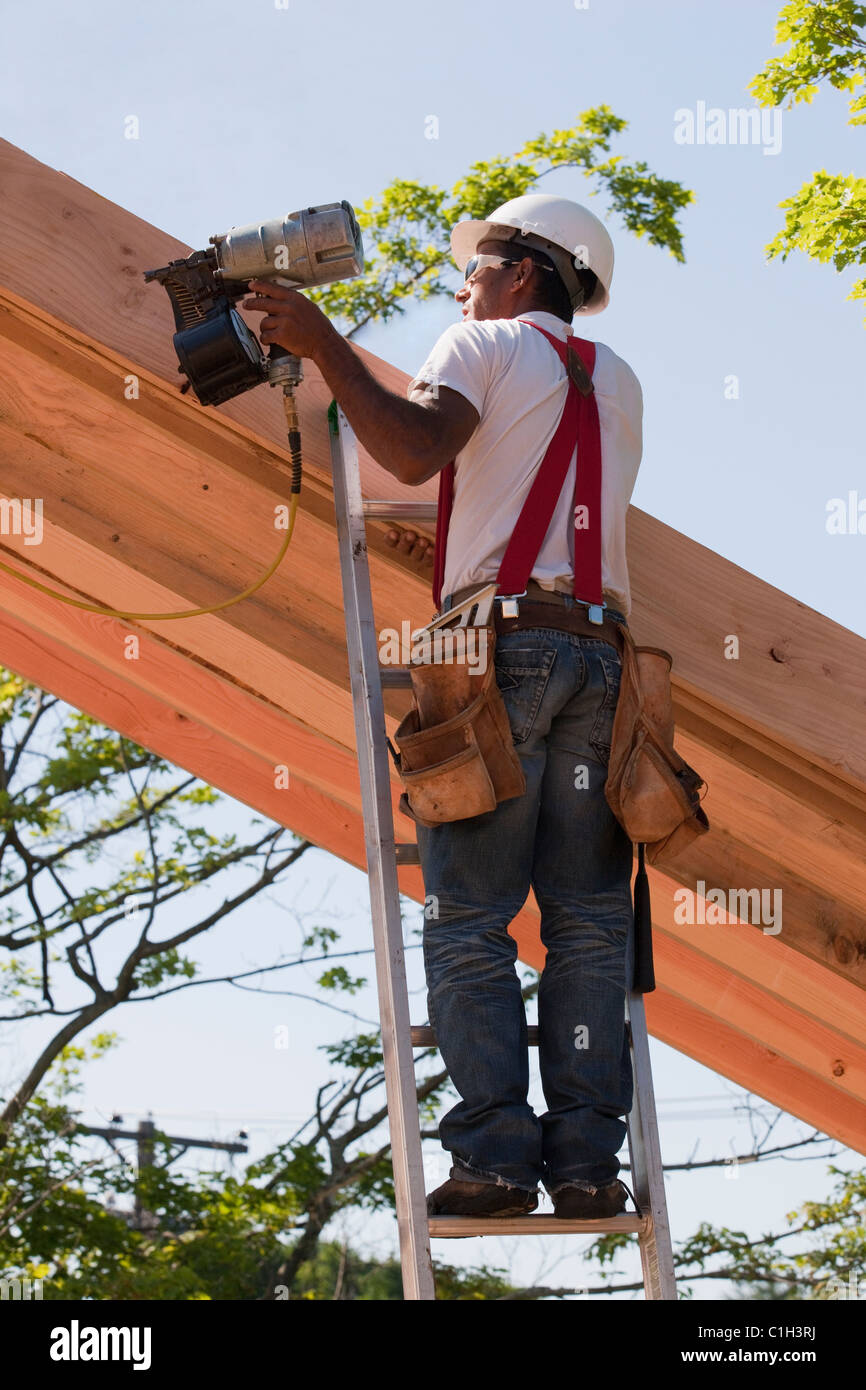 Nailing roof hi-res stock photography and images - Alamy
