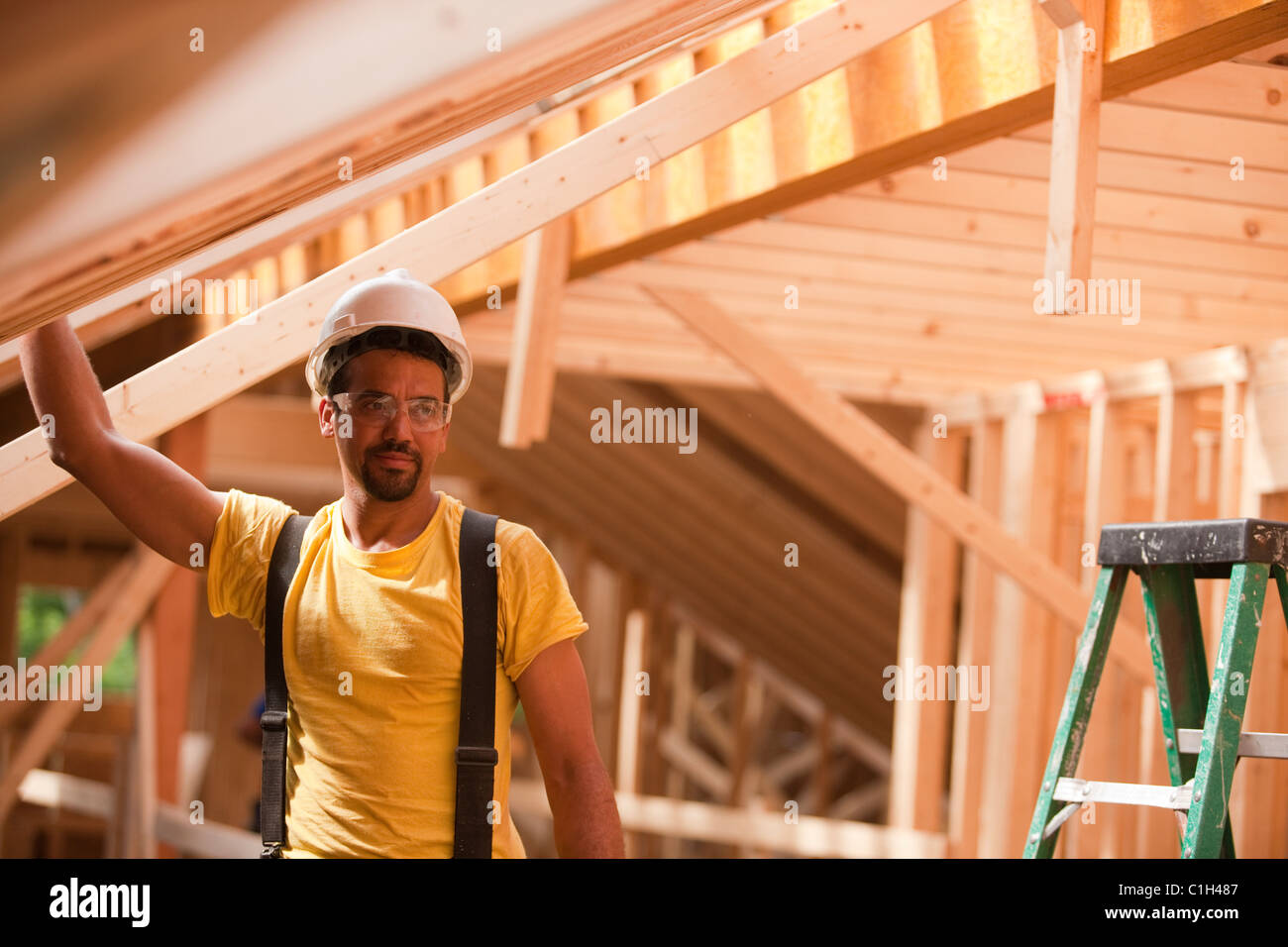 Carpenter working on framework hi-res stock photography and images - Alamy