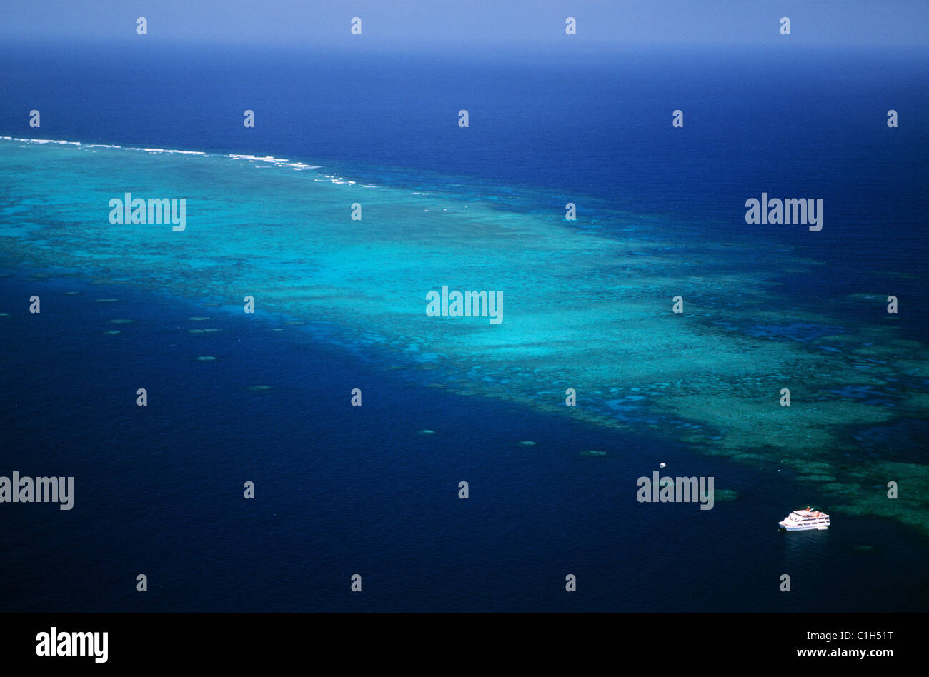 Queensland great barrier reef aerial hi-res stock photography and ...