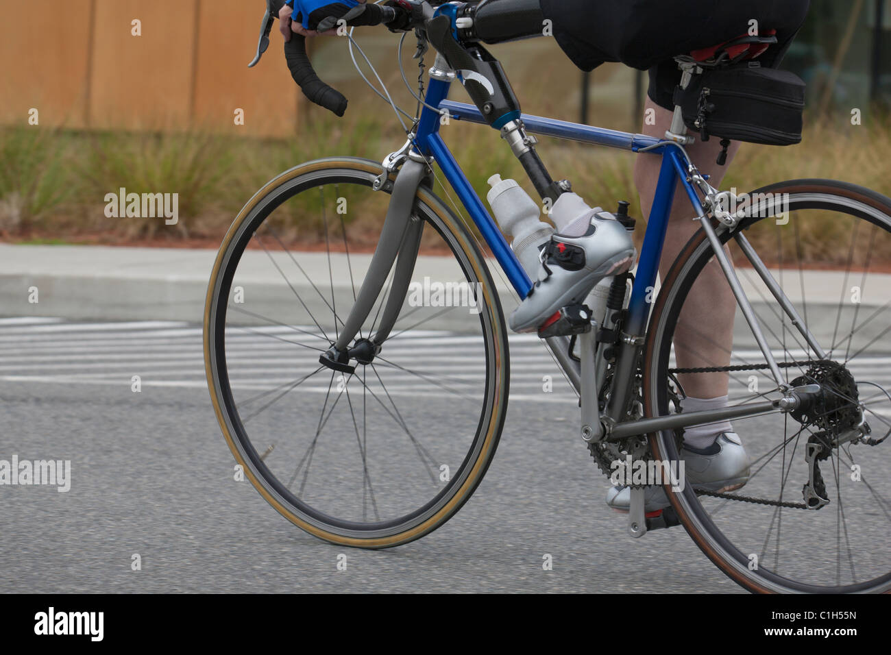 Amputee woman one leg hi-res stock photography and images - Alamy