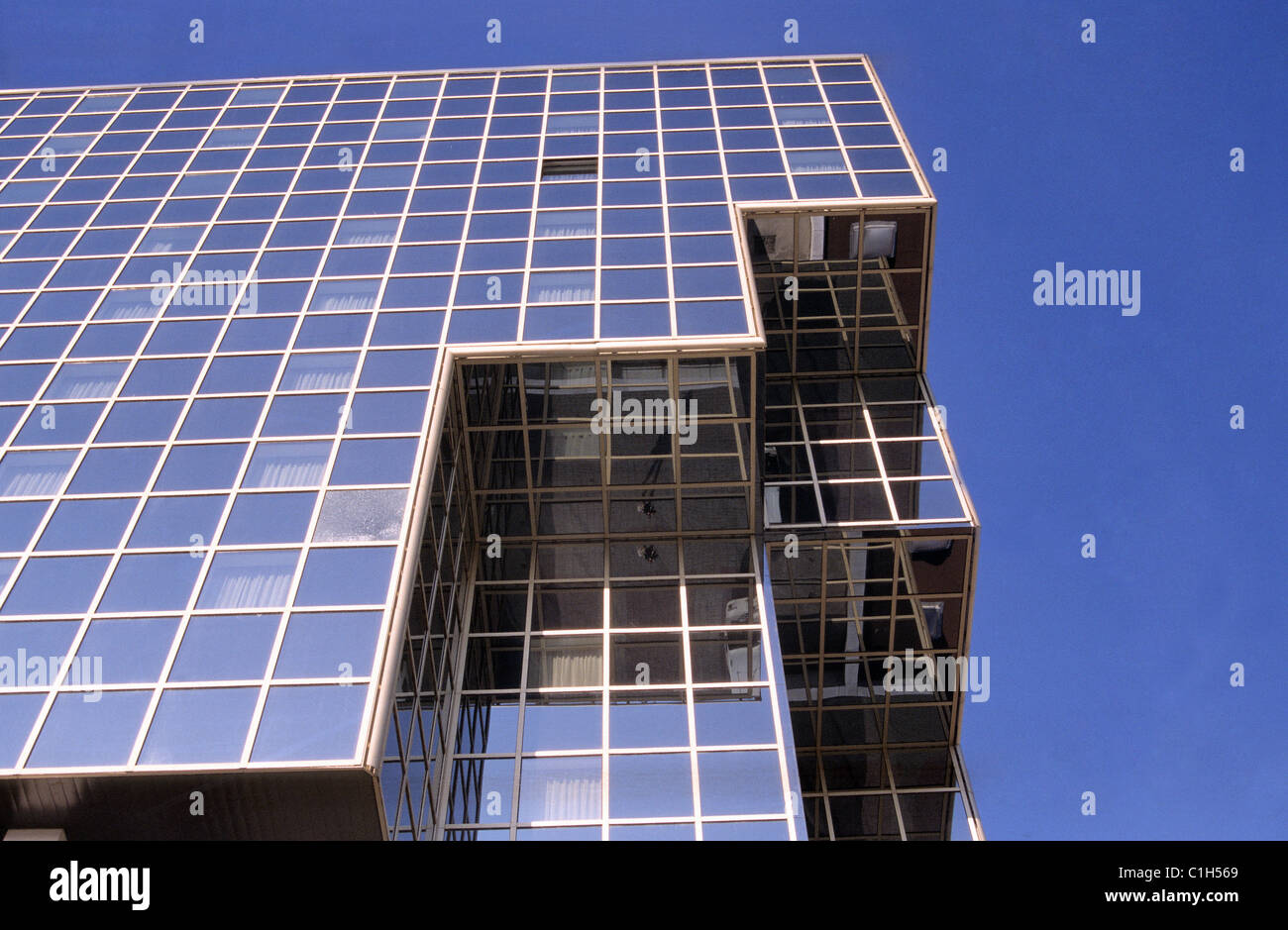 Hilton hotel atrium hi-res stock photography and images - Alamy