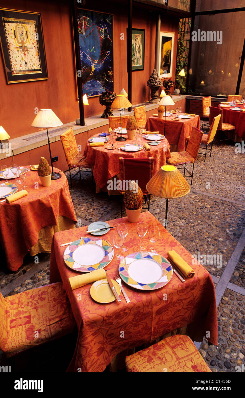 France, Rhone, Lyon, restaurant la tour rose, 22 rue du boeuf Stock ...