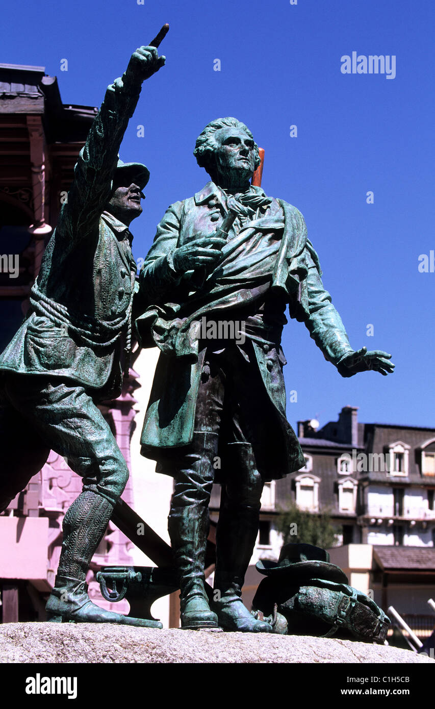 France, Haute Savoie, Chamonix, statue of Saussure and Balmat Stock ...