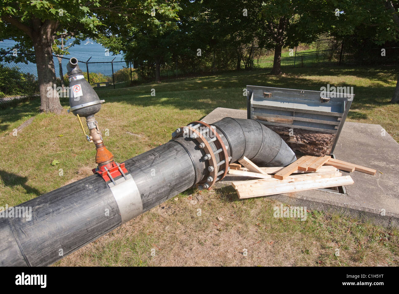Water coming out of pipe hi-res stock photography and images - Alamy