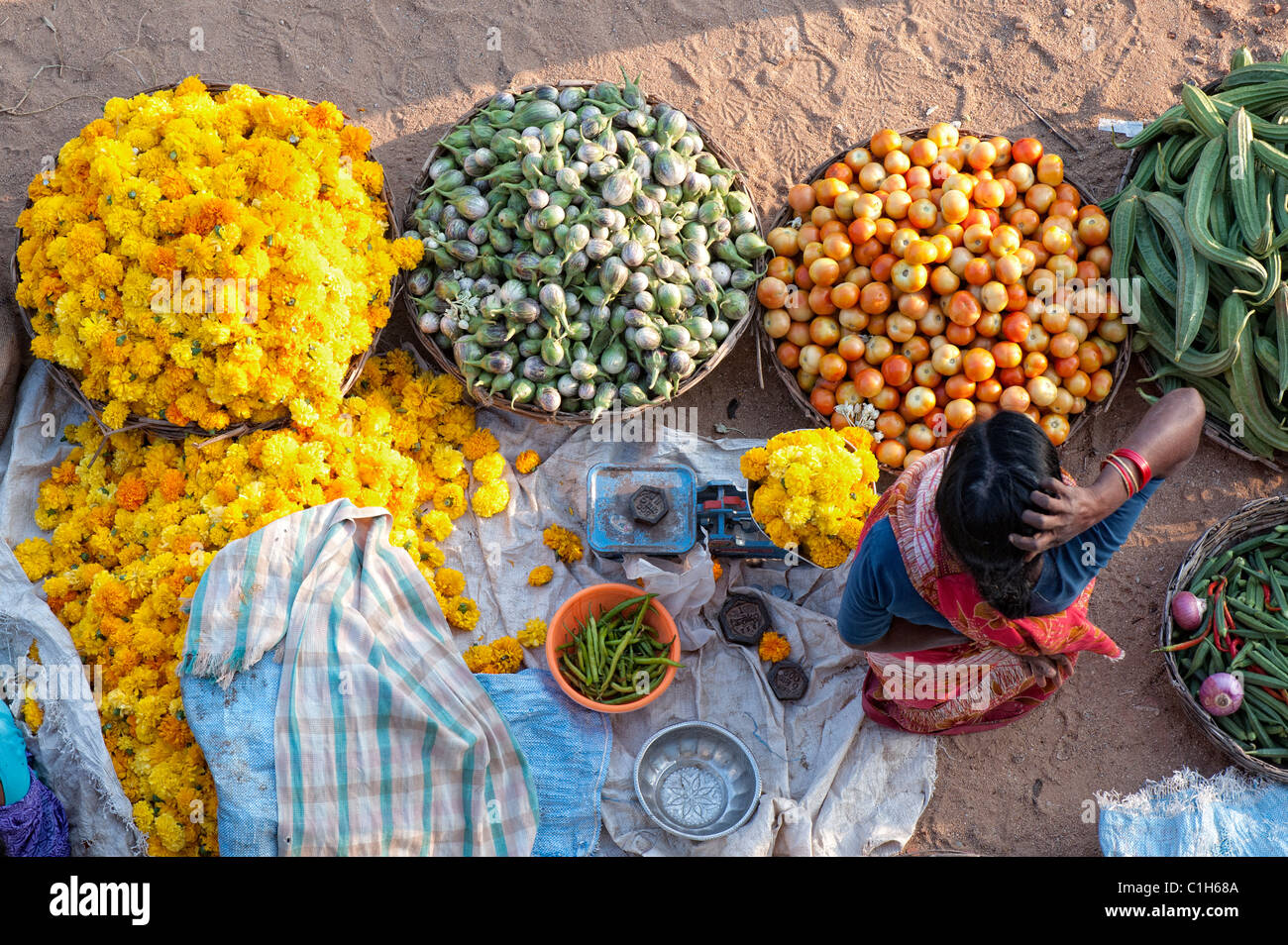 India pradesh village vegetable market hi-res stock photography and ...