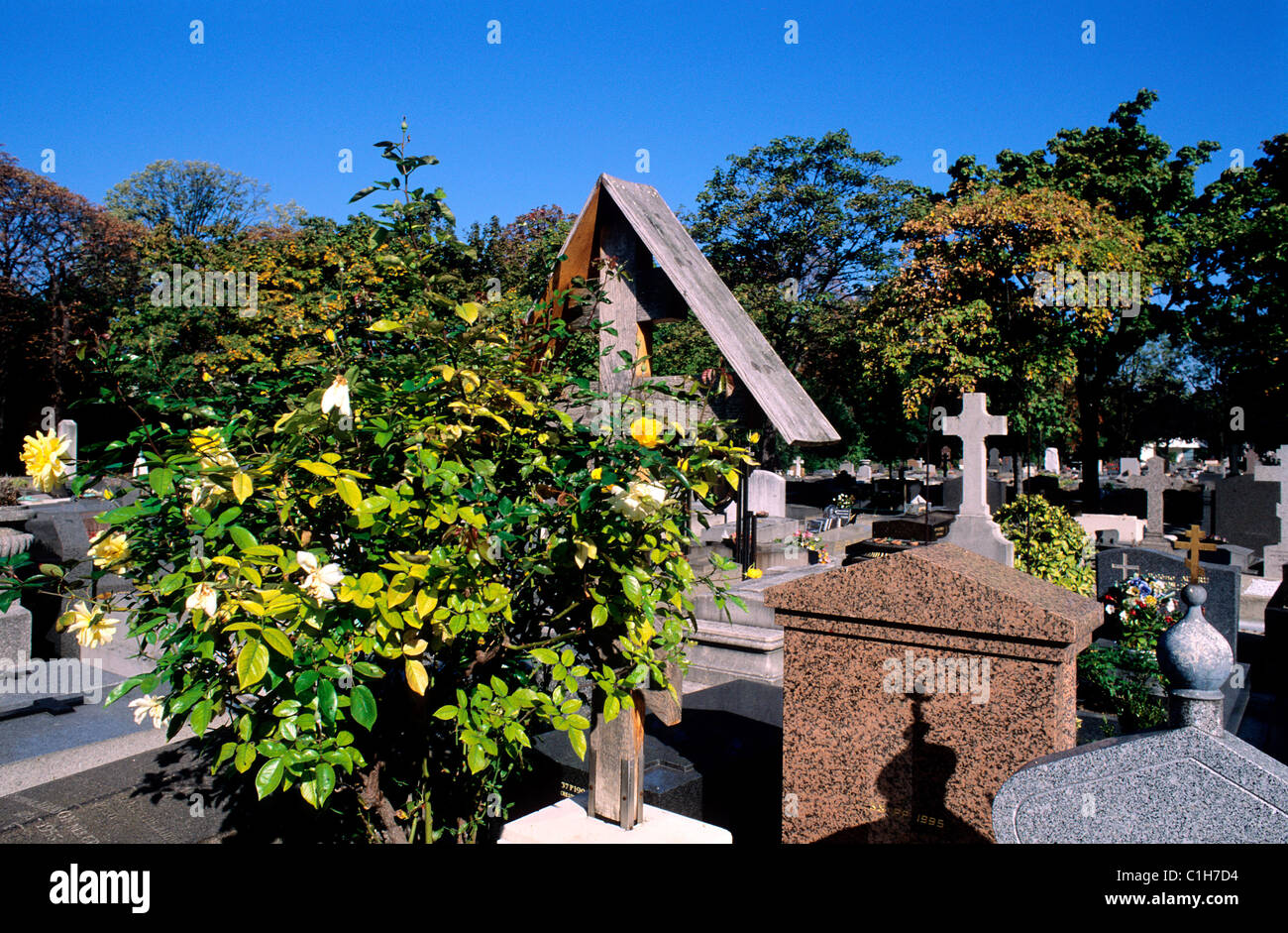 Batignolles cemetery hi-res stock photography and images - Alamy
