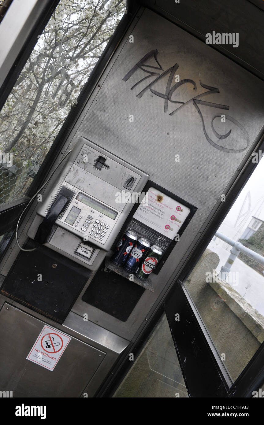 Dirty litter hi-res stock photography and images - Alamy