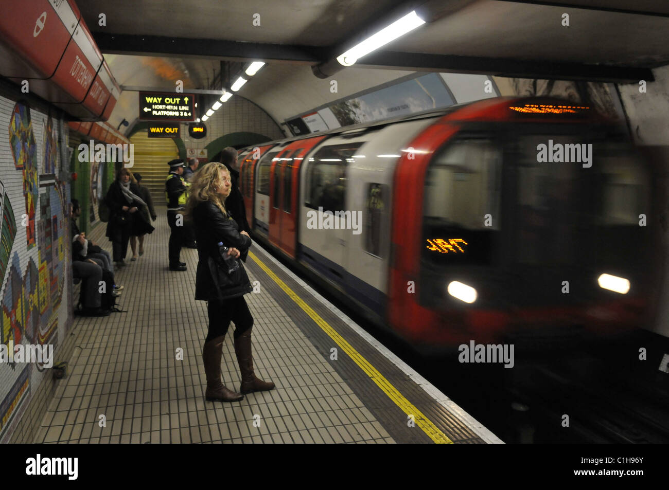 Central line tube train hi-res stock photography and images - Alamy