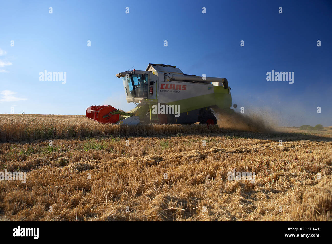 Red color combine harvester hi-res stock photography and images - Alamy