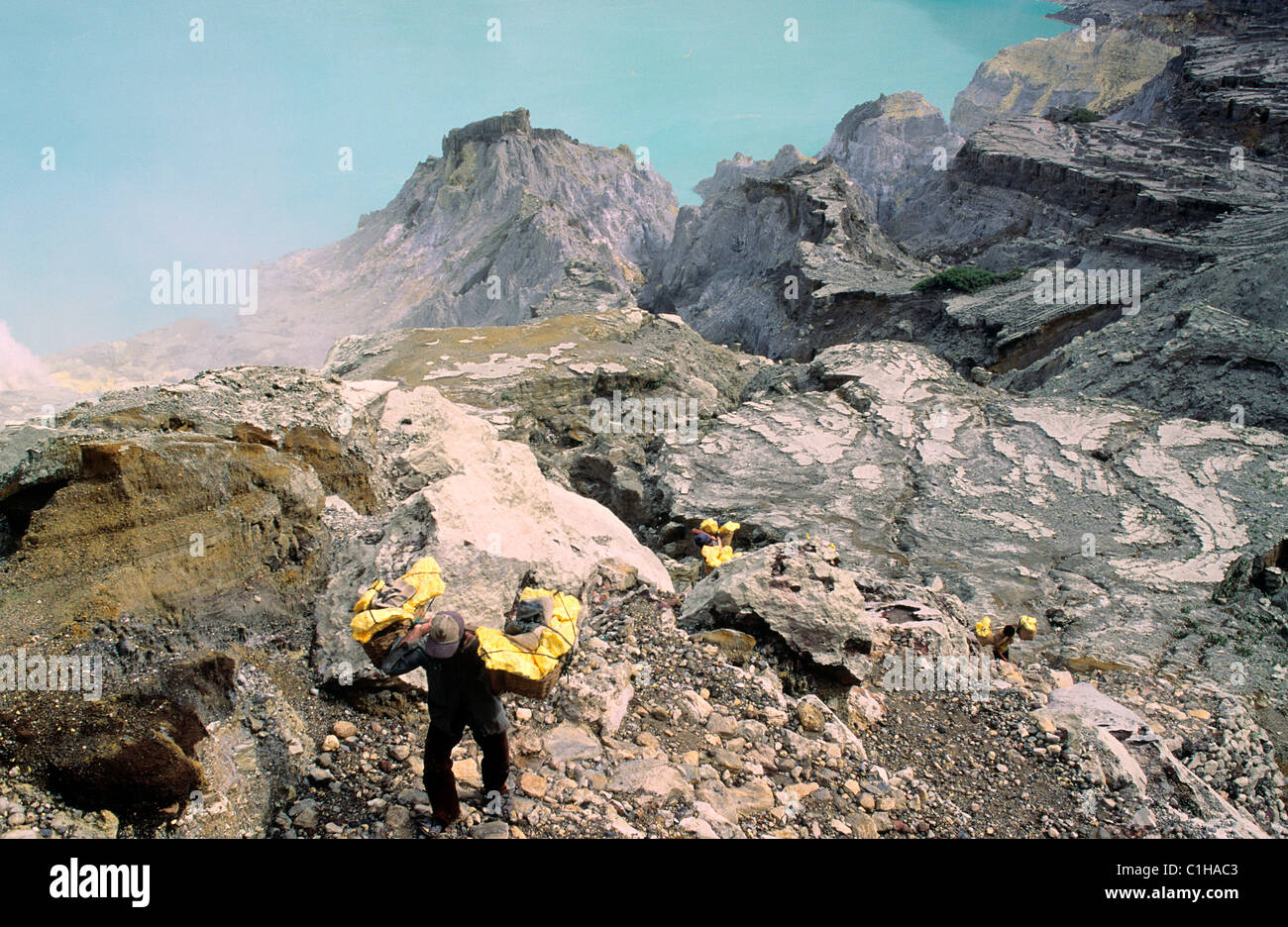 Indonesia, Java Island, Est region, Idjen crater, sulphure extraction ...