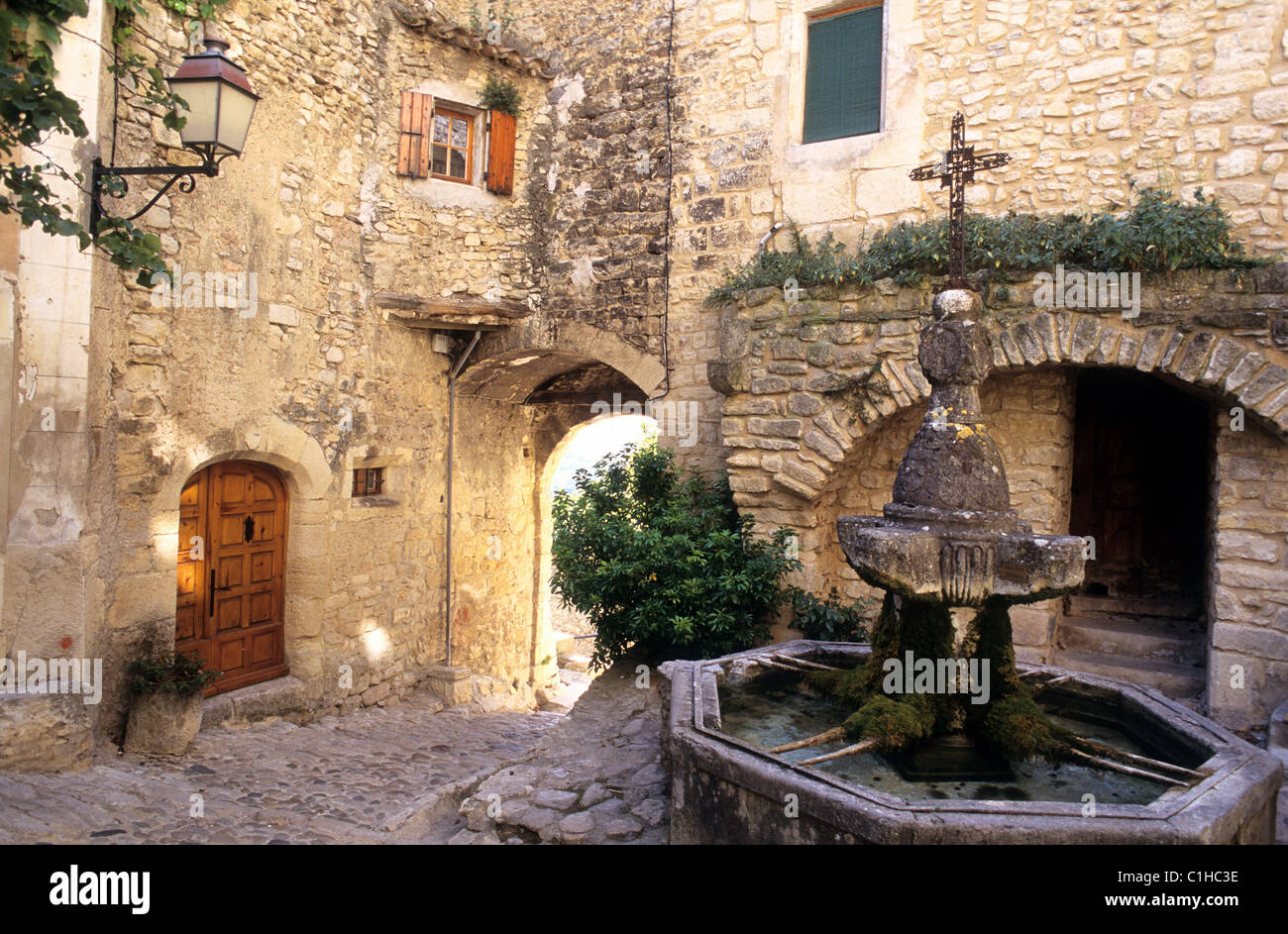 France, Vaucluse, little medieval village of Crestet (surroundings of ...