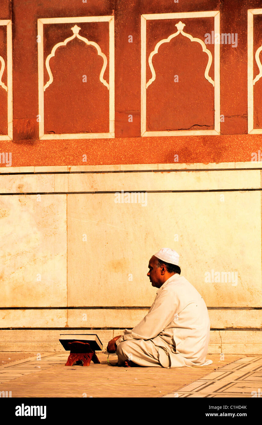 India, Old Delhi, prayer at the Jama Masjid (great mosque Stock Photo ...