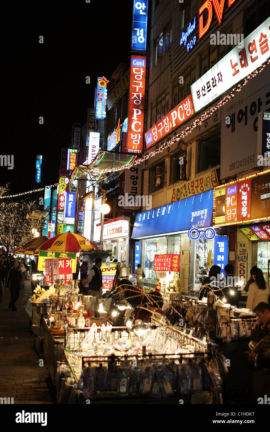Busan night market hi-res stock photography and images - Alamy