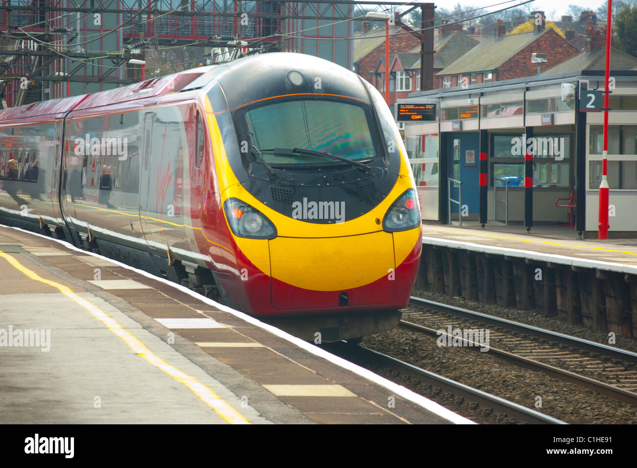 Class 390 Pendolino Pulling in at Runcorn Station on way from London ...