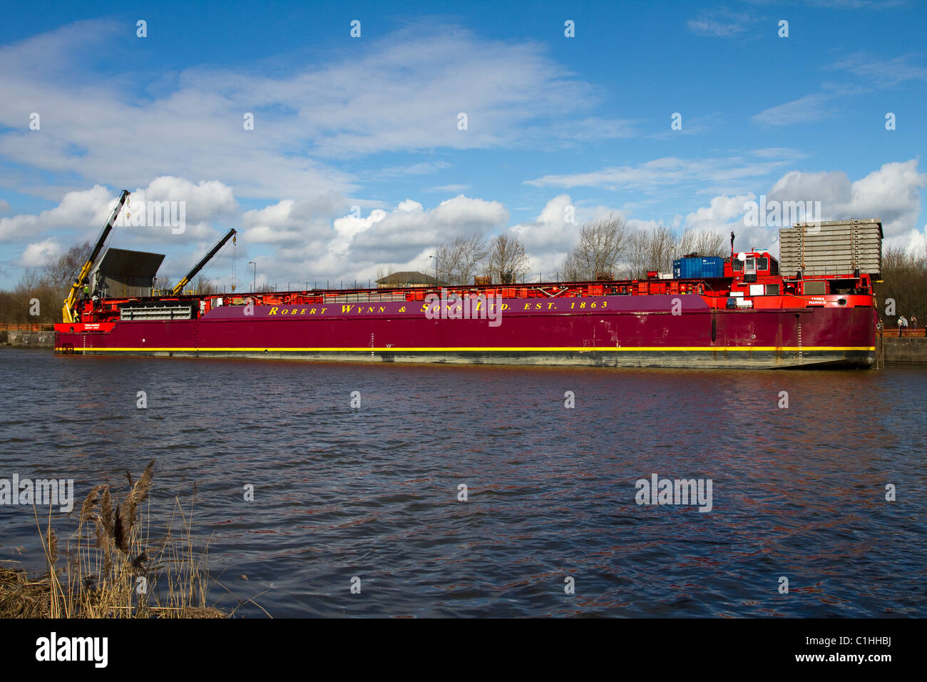 Unloading Alstom National Grid Electrical Transformer, transport of ...