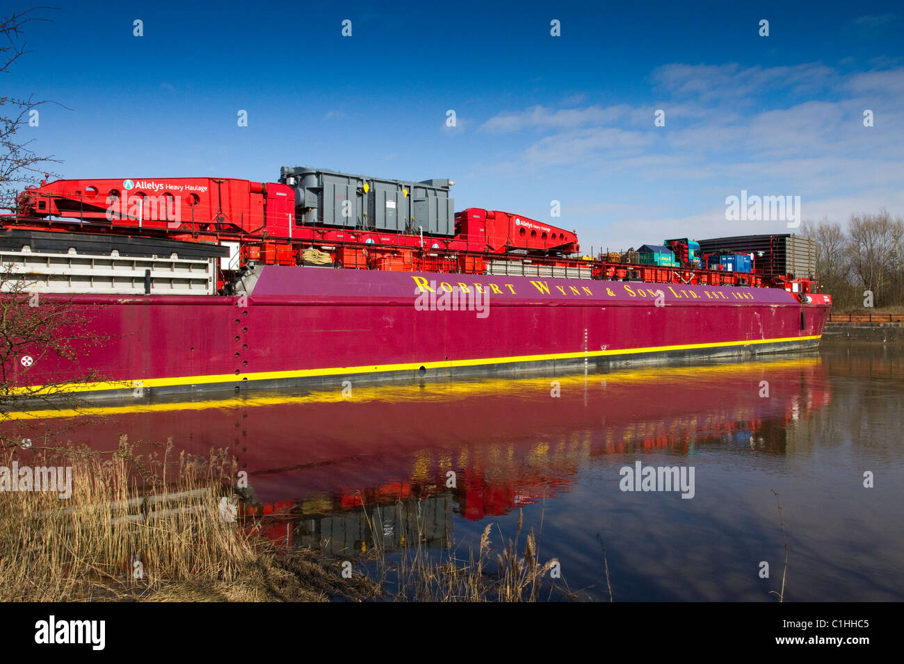 Unloading Alstom National Grid Electrical Transformer, transport of ...