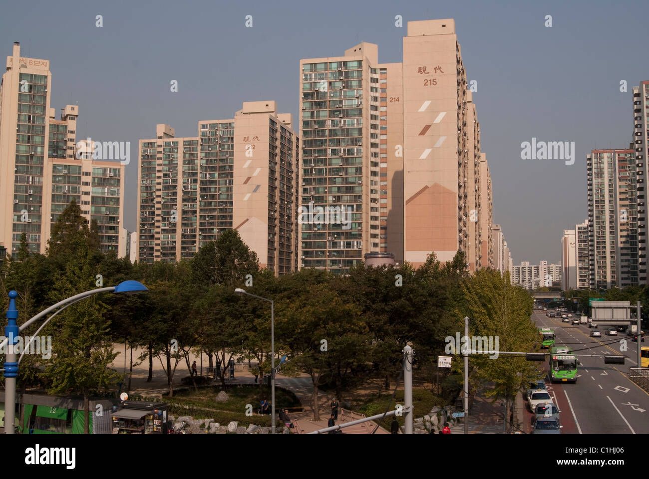 Seoul apartment buildings korea hi-res stock photography and images - Alamy