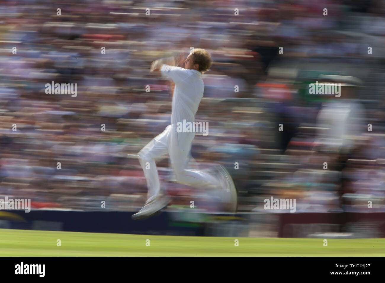 Stuart broad bowling hi-res stock photography and images - Alamy