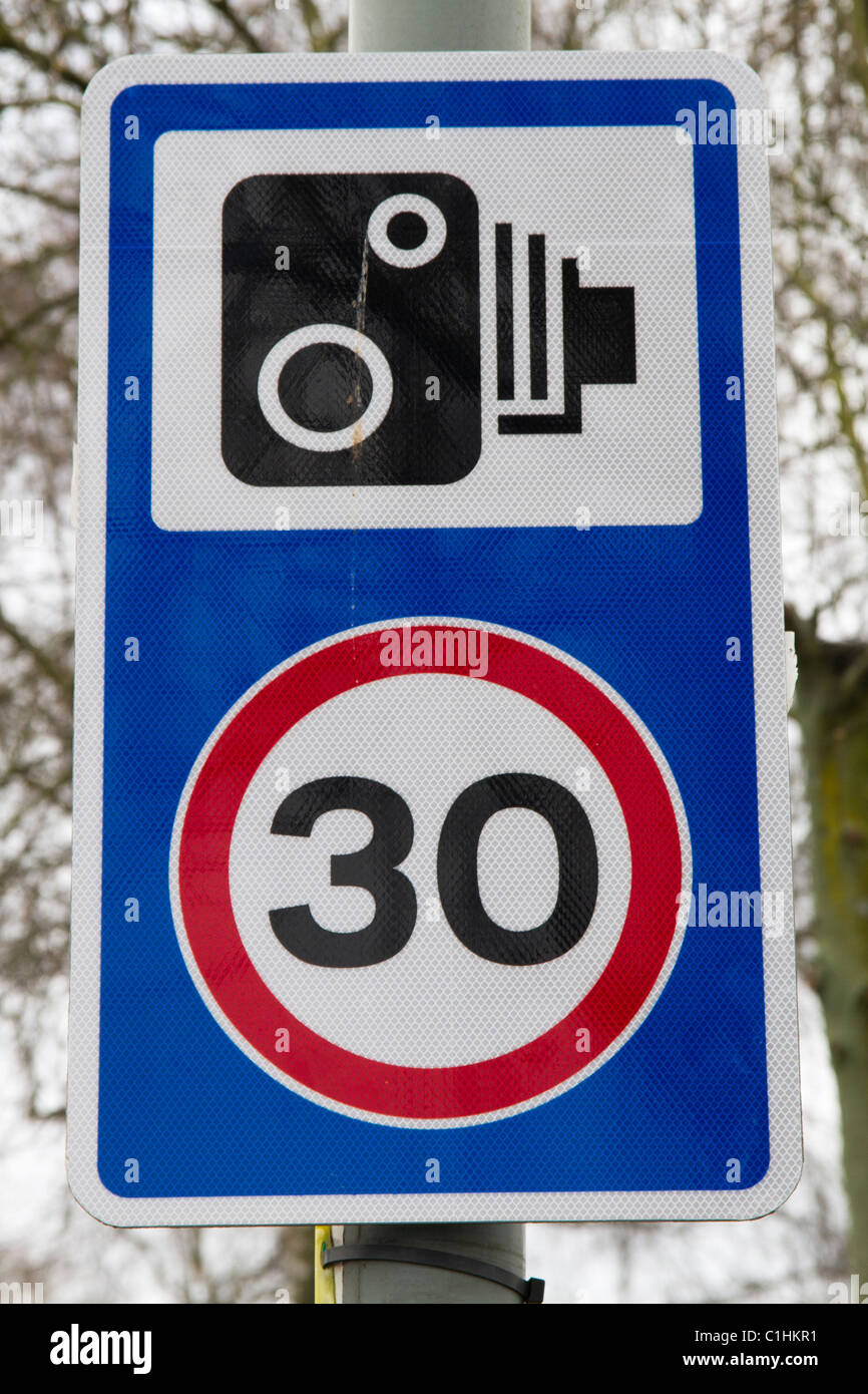 30 MPH speed warning sign Stock Photo - Alamy