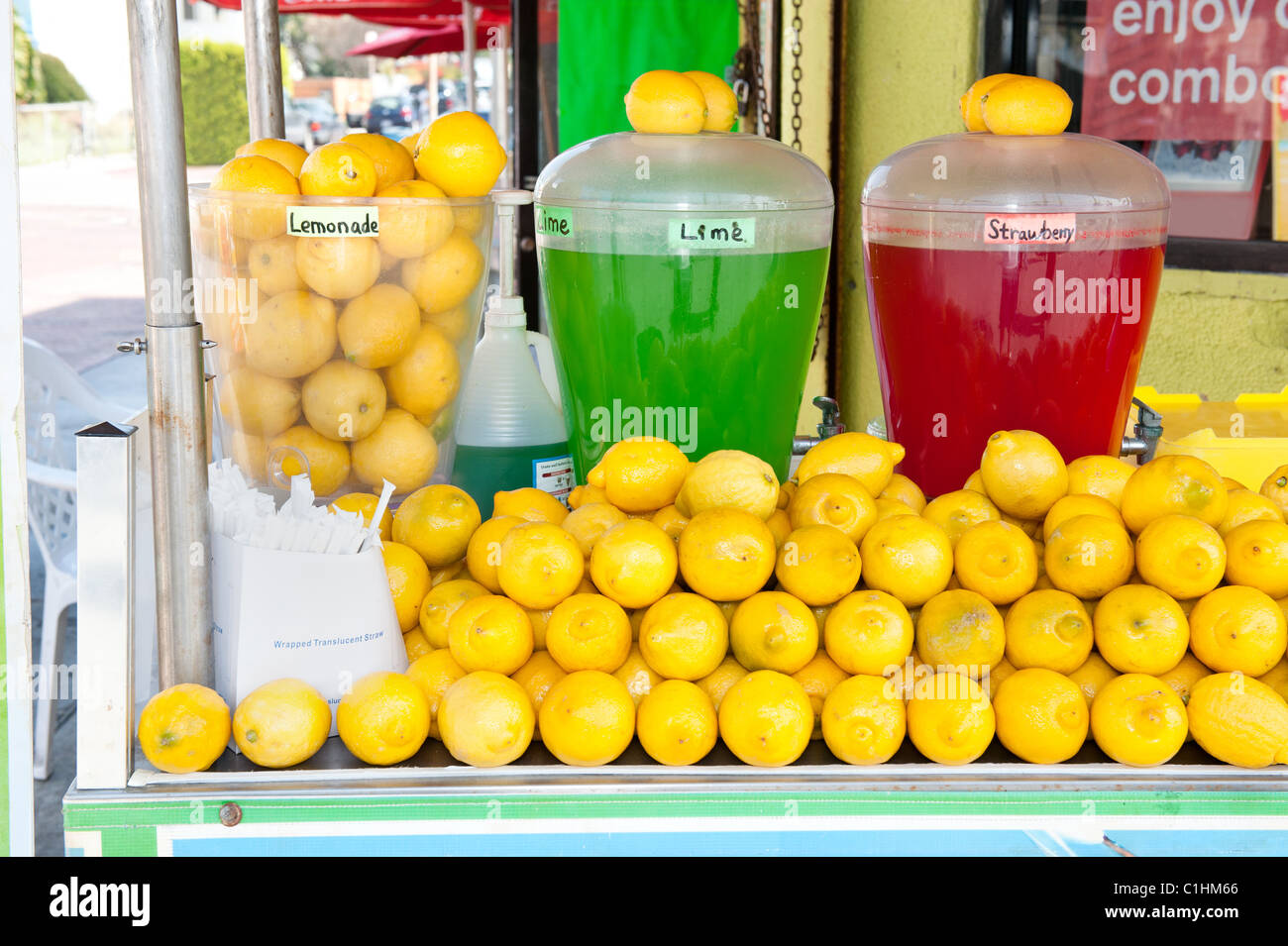 Lemonade stand hi-res stock photography and images - Alamy